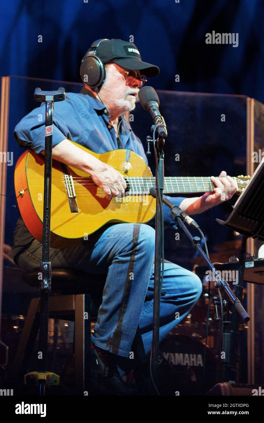 Cuban singer-songwriter Silvio Rodríguez performs during a new tour ...