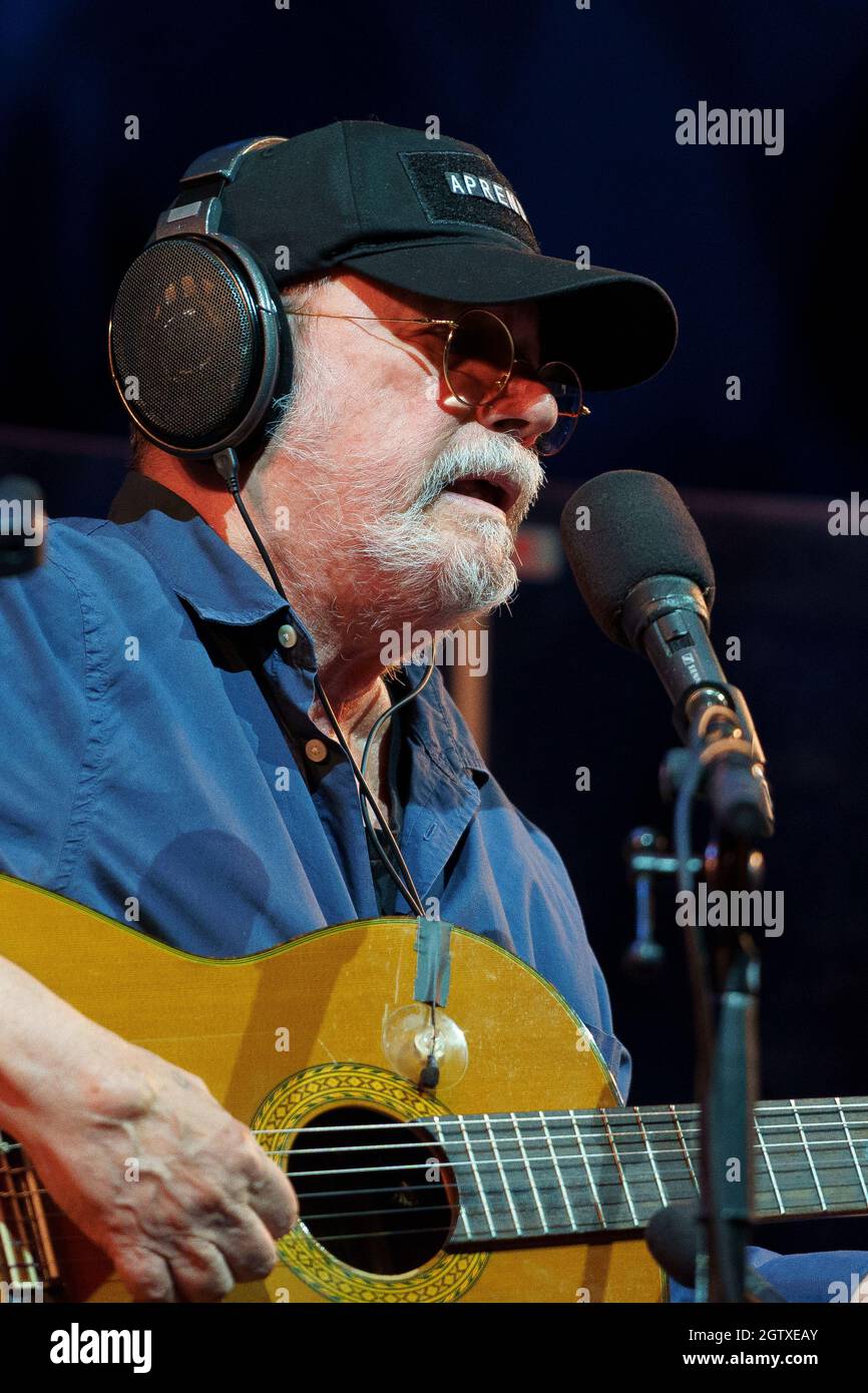 Cuban singer-songwriter Silvio Rodríguez performs during a new tour ...