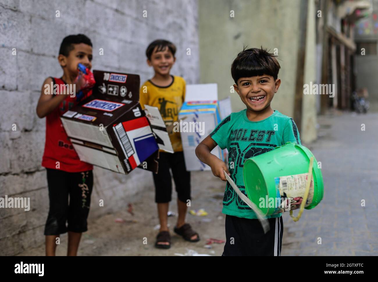 Palestinian children play in front of their house at Jabalia refugee ...