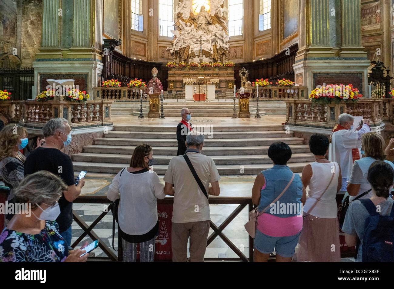 Santo patrono di napoli hi-res stock photography and images - Alamy