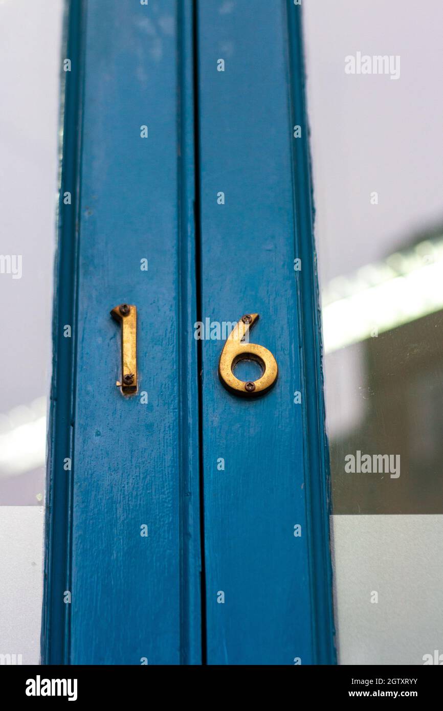 House number 16 sign hi-res stock photography and images - Alamy