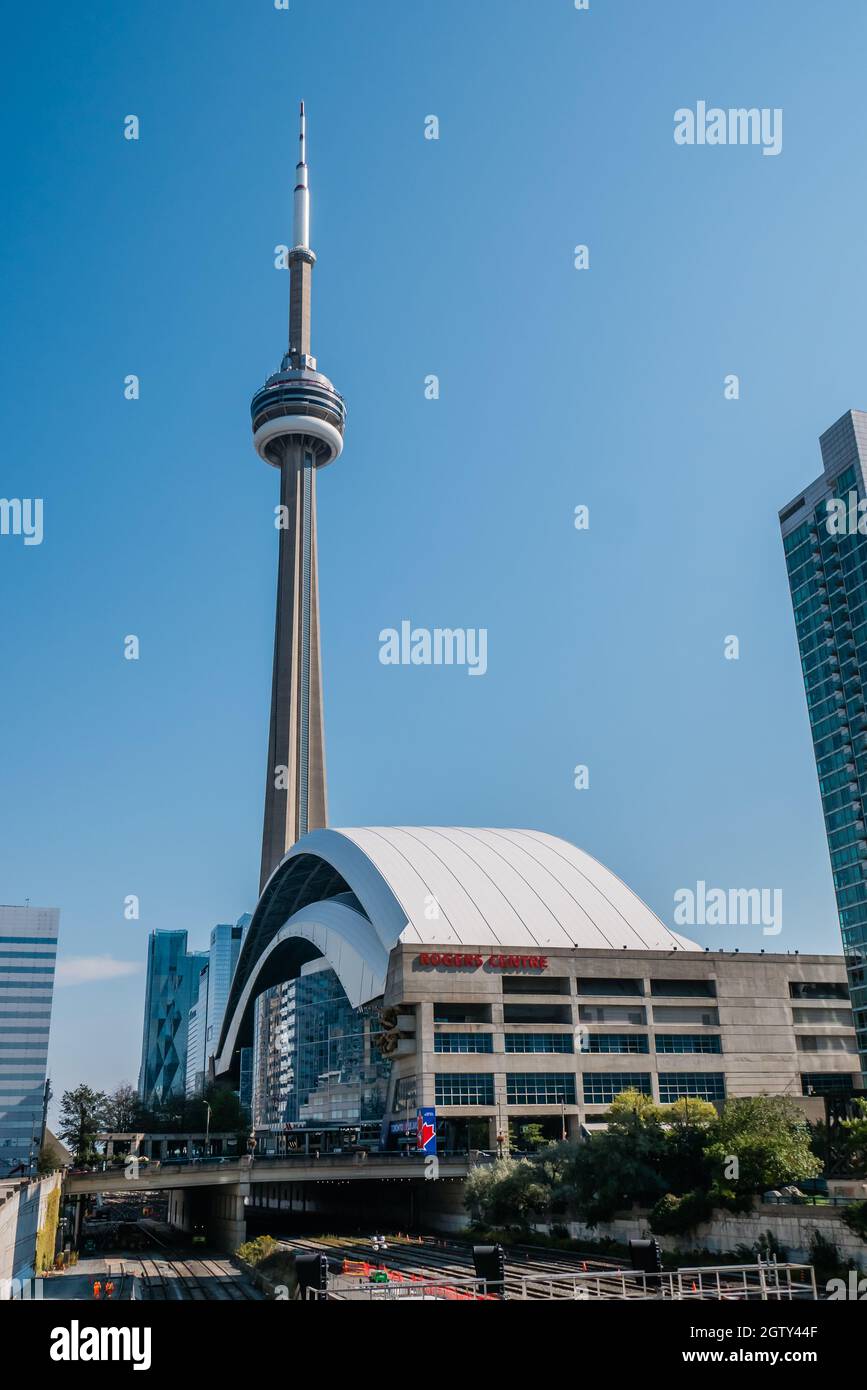 Toronto cn towner skydome hi-res stock photography and images - Alamy