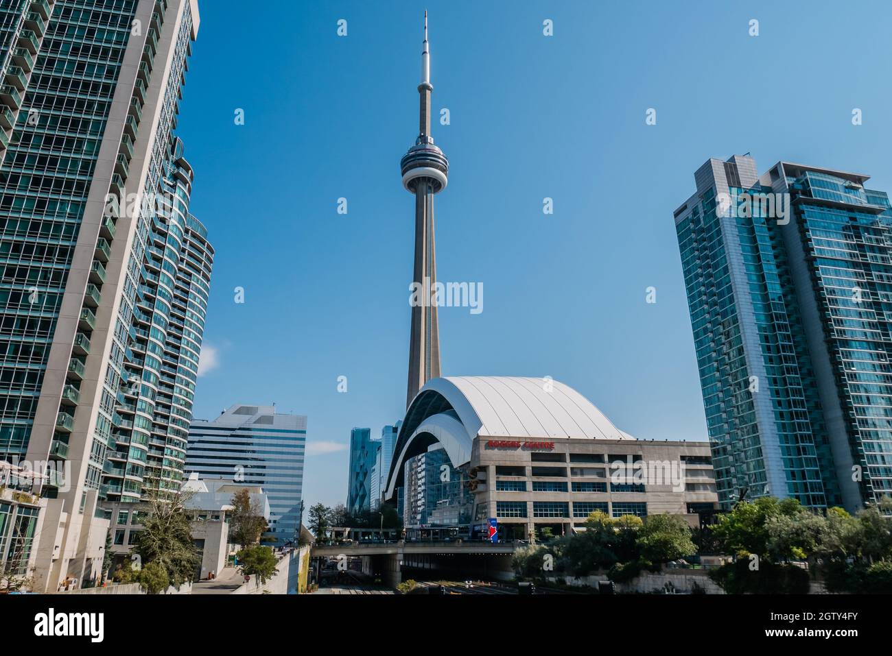 Toronto cn towner skydome hi-res stock photography and images - Alamy
