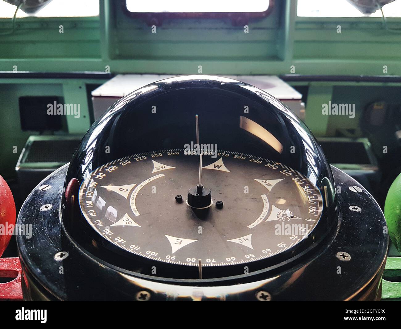 Circular compass hi-res stock photography and images - Alamy