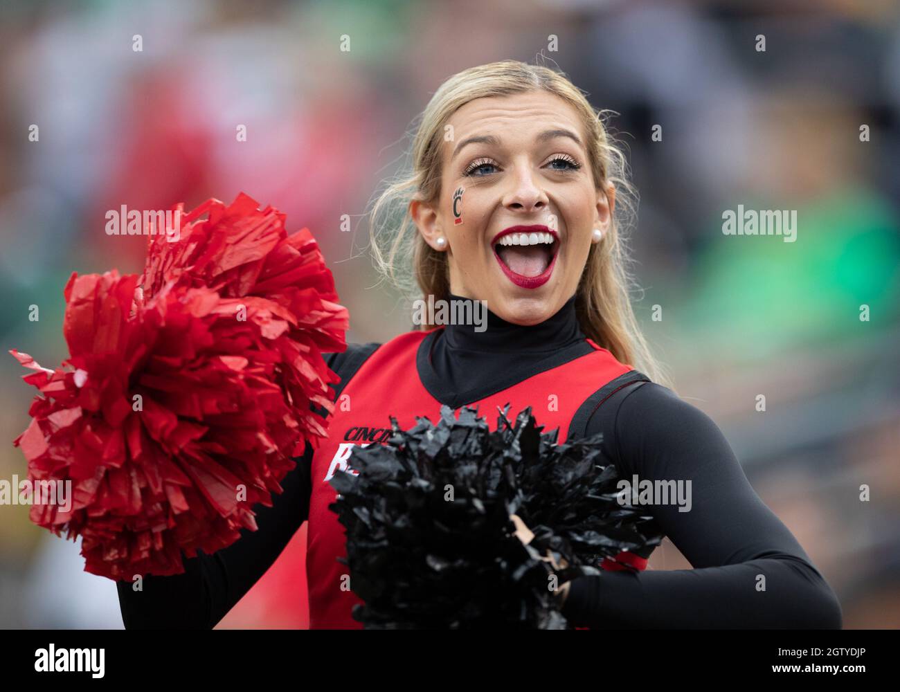 South Bend, Indiana, USA. 02nd Oct, 2021. Cincinnati cheerleader ...