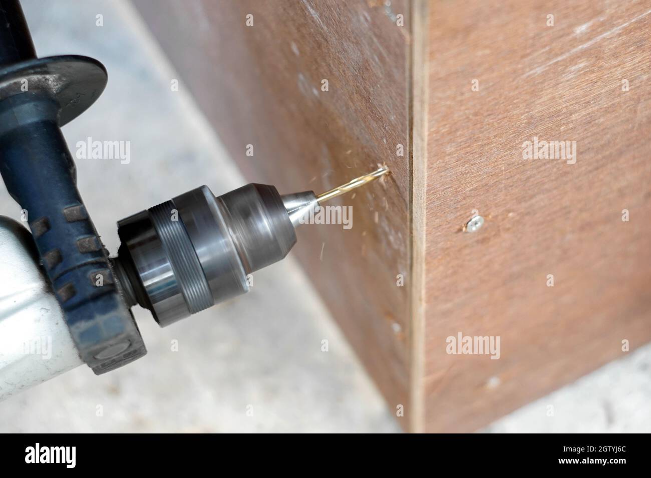 Digging hole wall hi-res stock photography and images - Alamy