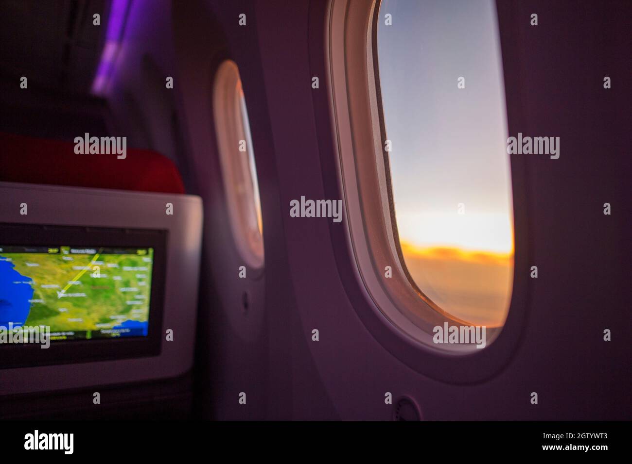 Interior boeing 787 dreamliner hi-res stock photography and images - Alamy
