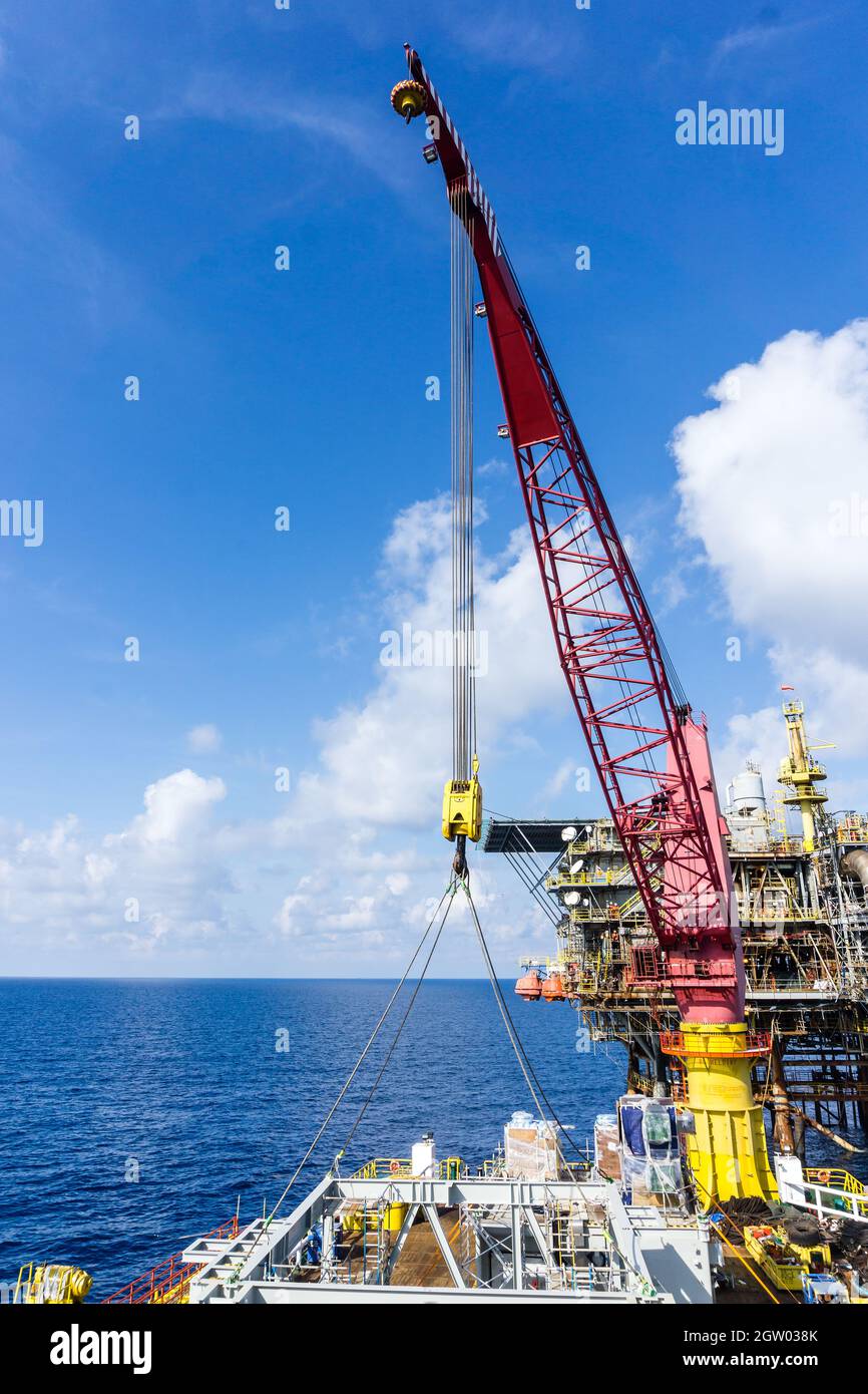 Lifting rig hi-res stock photography and images - Alamy