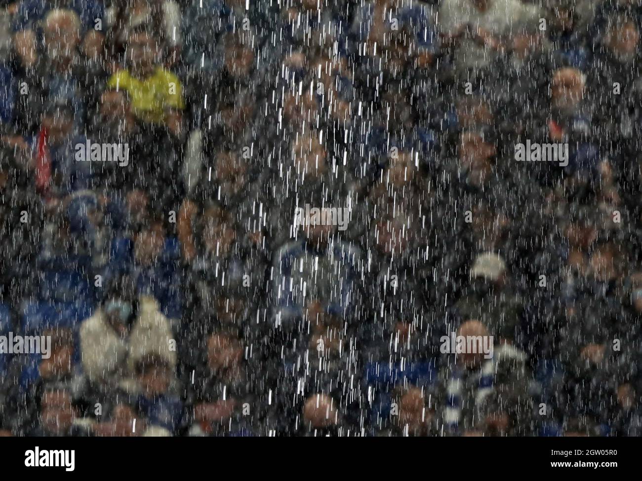 Football crowd uk behind hi-res stock photography and images - Alamy
