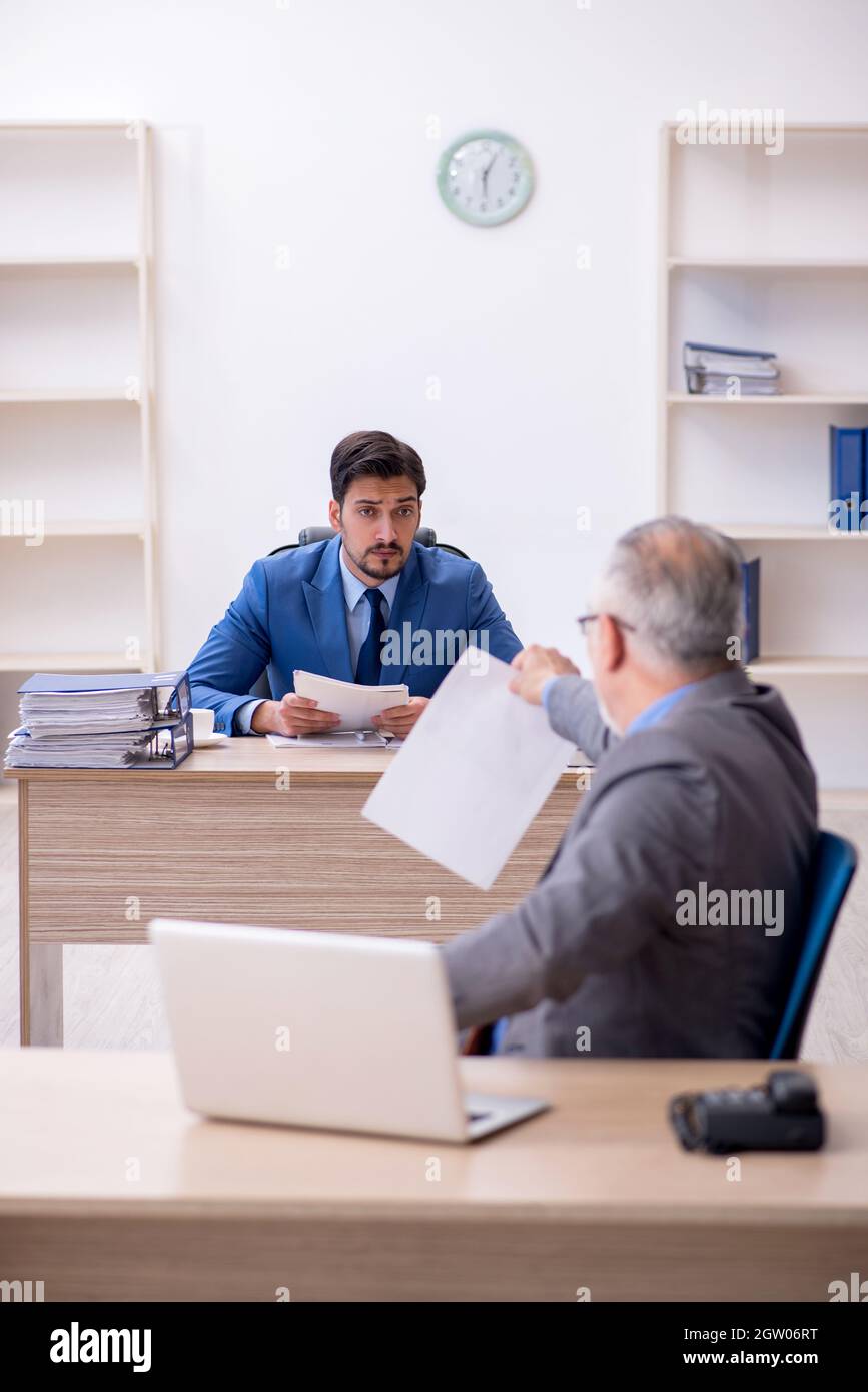 Two colleagues working at workplace Stock Photo - Alamy