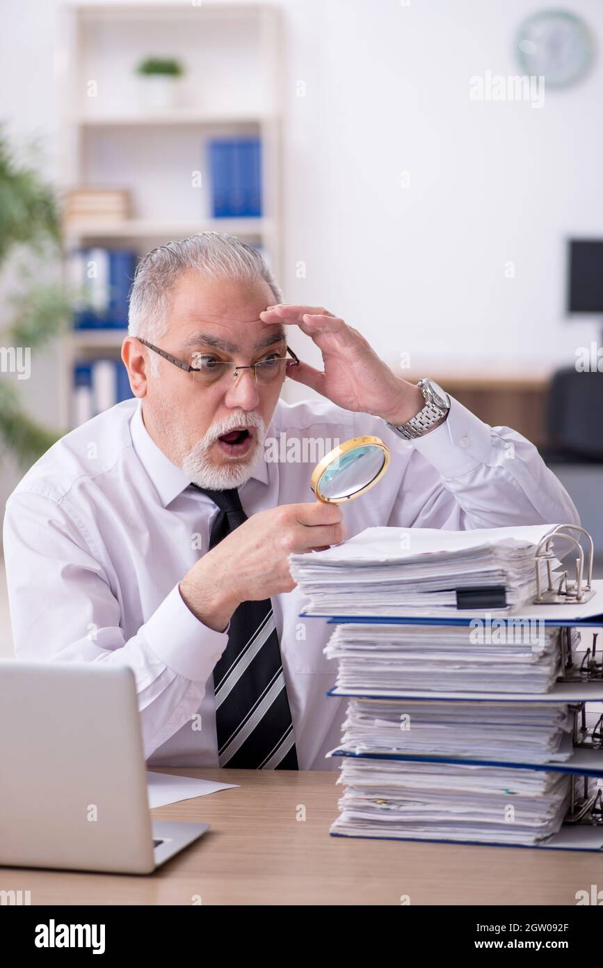 Old auditor working in the office Stock Photo - Alamy