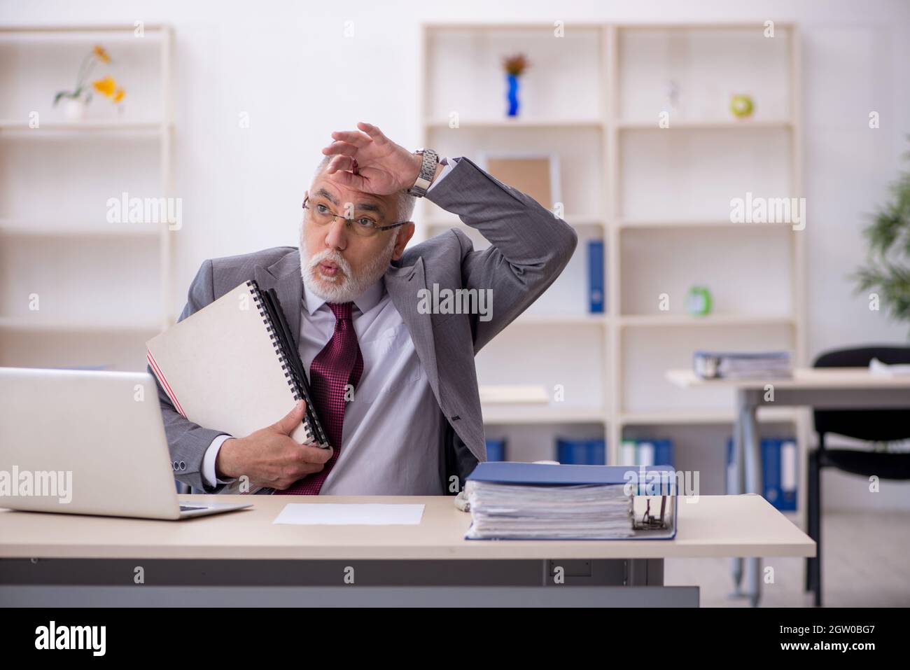 Old employee working in the office Stock Photo - Alamy