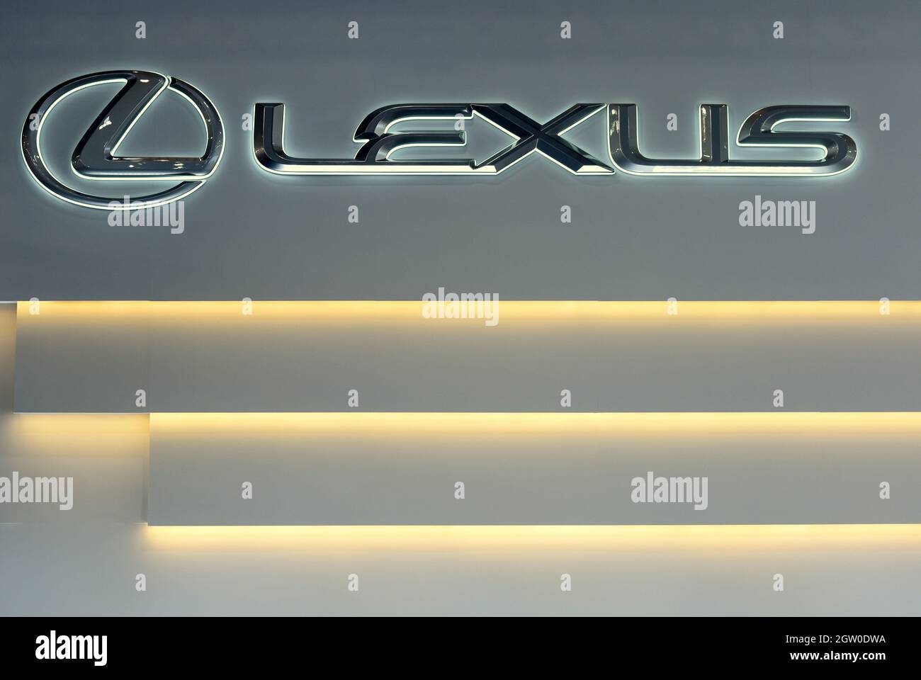 Lexus logo hi-res stock photography and images - Alamy