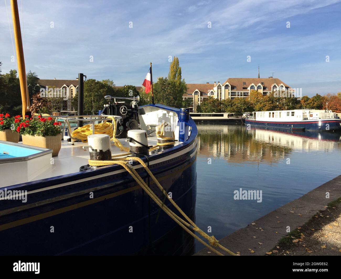 Dijon canal hi-res stock photography and images - Alamy