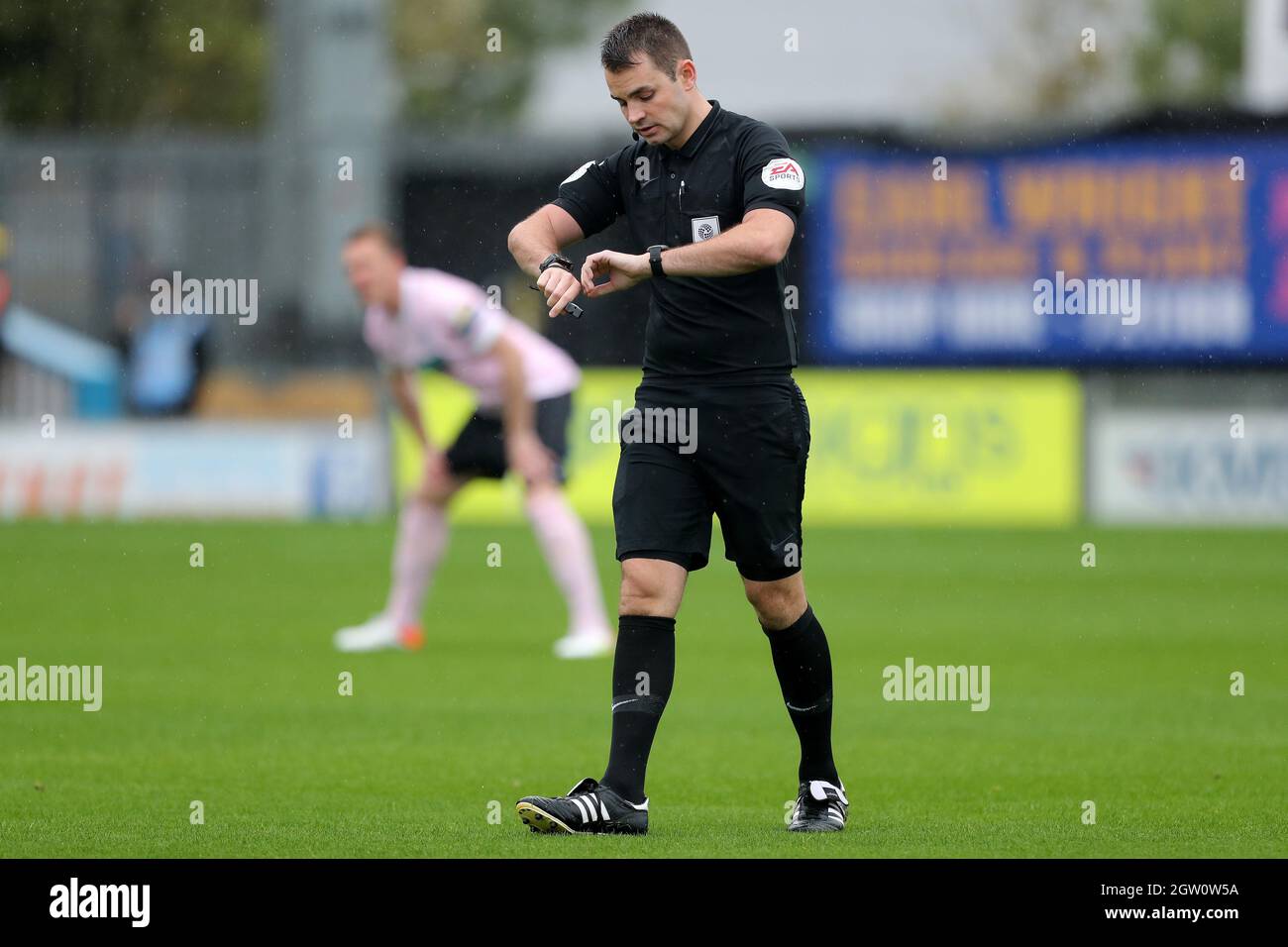 Uk referee hi-res stock photography and images - Alamy