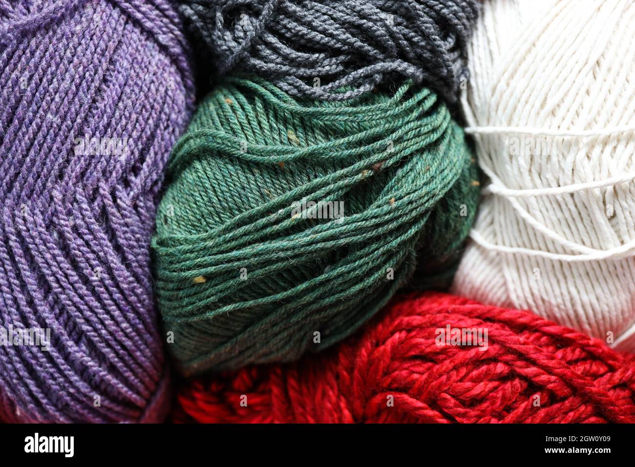 Multiple balls of yarn in different Colours Stock Photo - Alamy