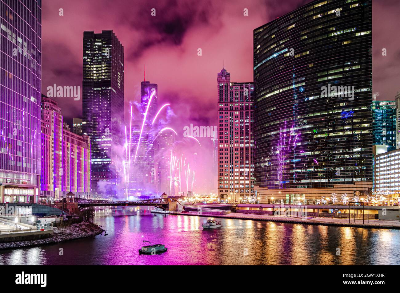 Chicago skyline with with fireworks hi-res stock photography and images ...