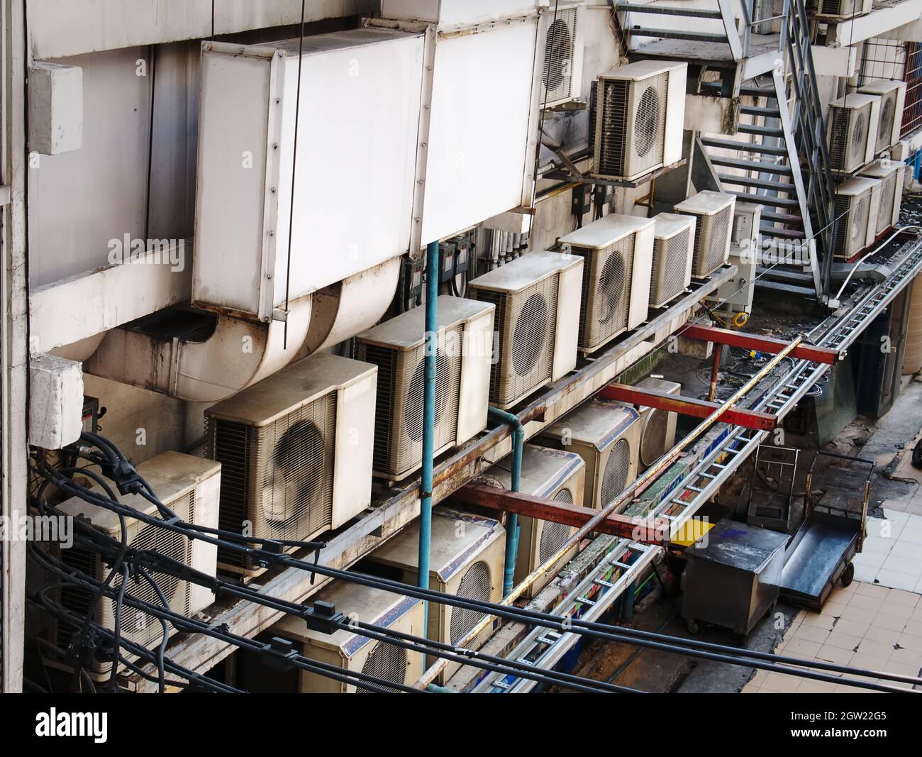 Air condenser units hi-res stock photography and images - Alamy