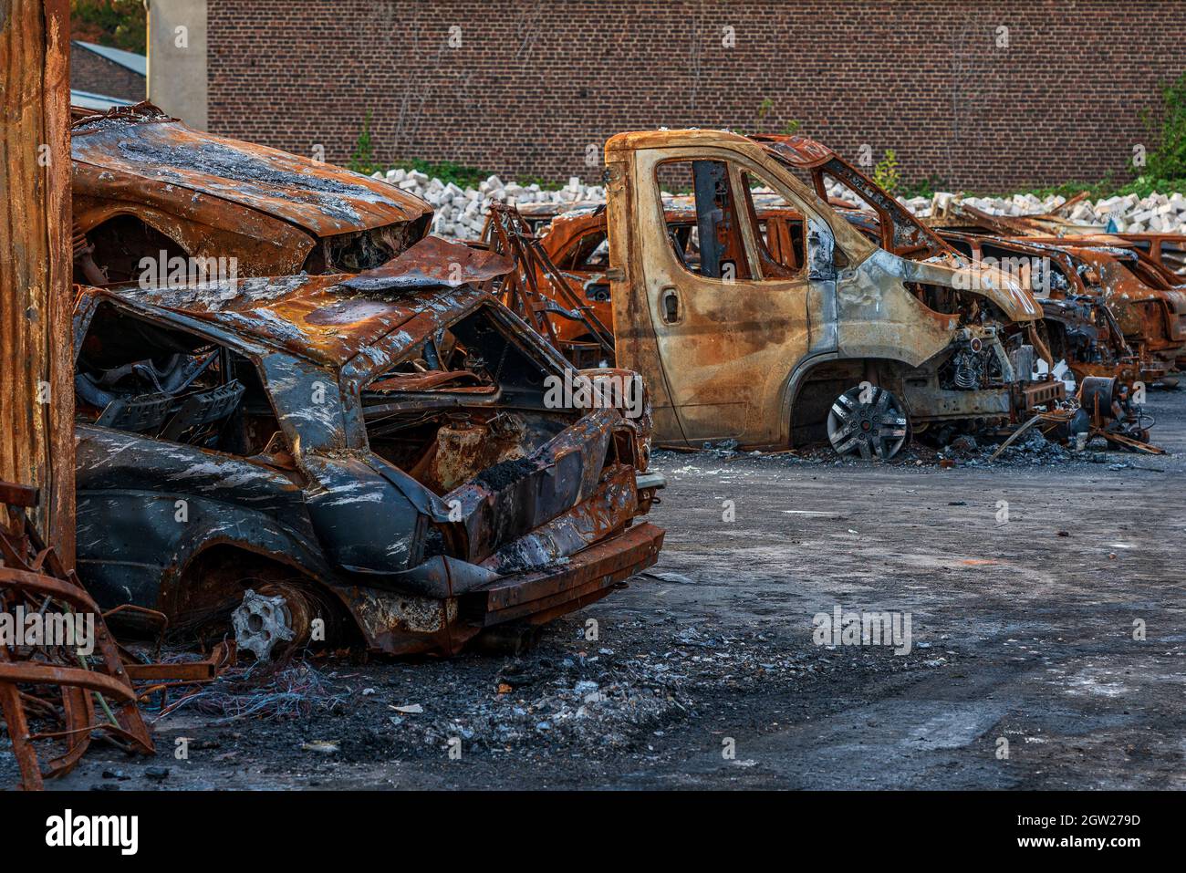 Distressed cars hi-res stock photography and images - Alamy