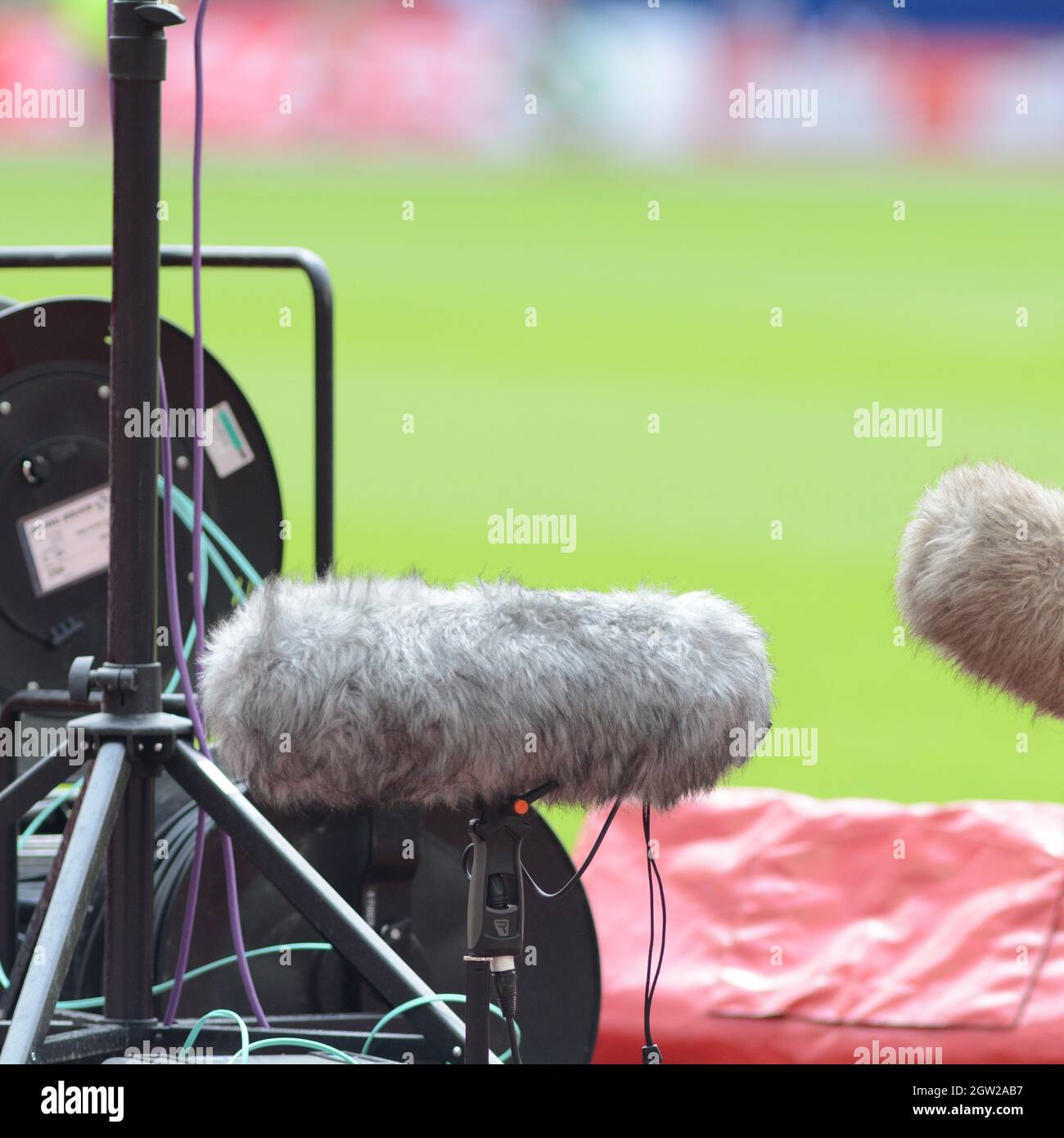 Boom microphone hi-res stock photography and images - Alamy