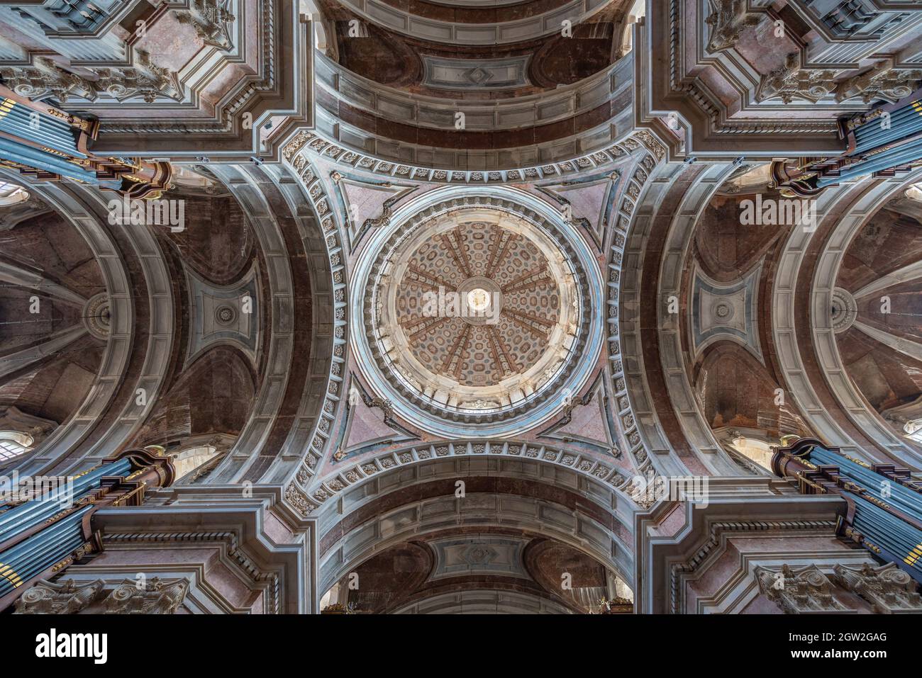 Church dome ceiling interior hi-res stock photography and images - Alamy