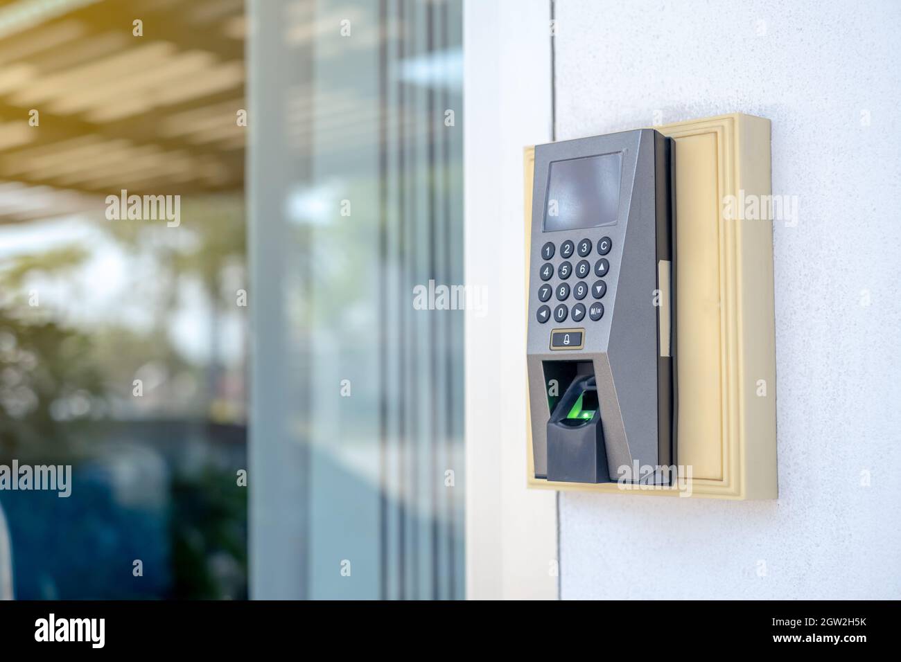 Automatic door sensor hi-res stock photography and images - Alamy
