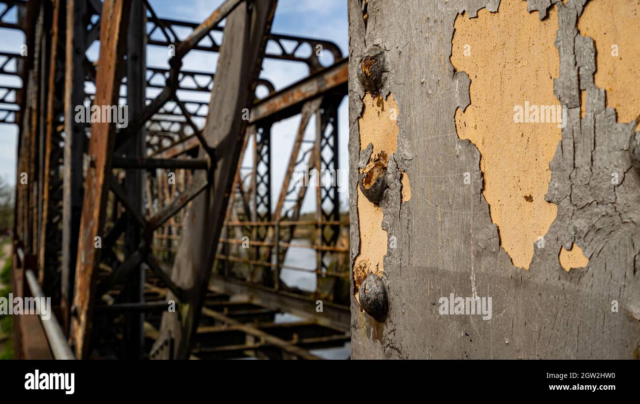 Rusty bridge rivets hi-res stock photography and images - Alamy