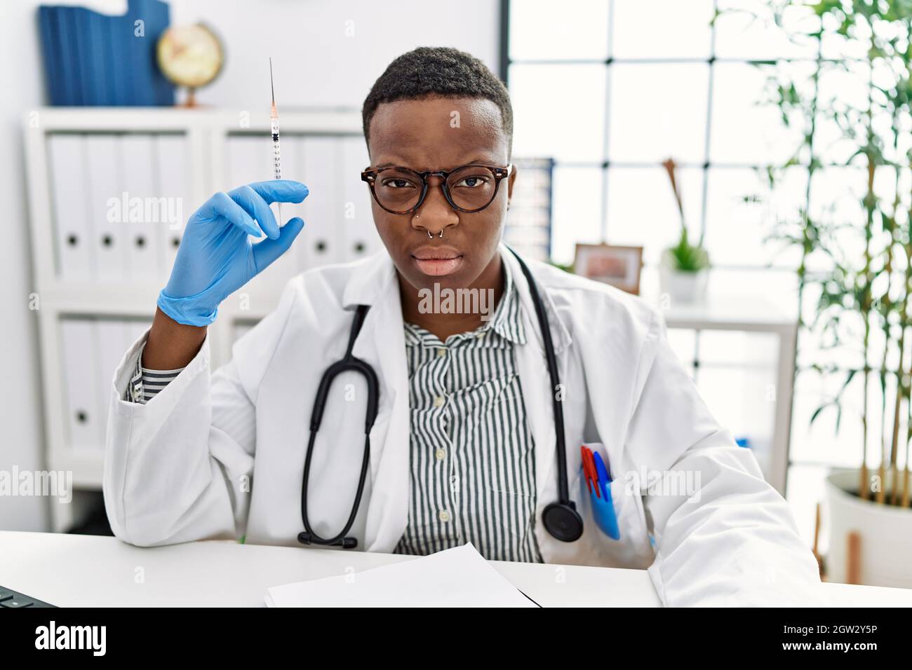 Doctor injection crying hi-res stock photography and images - Alamy