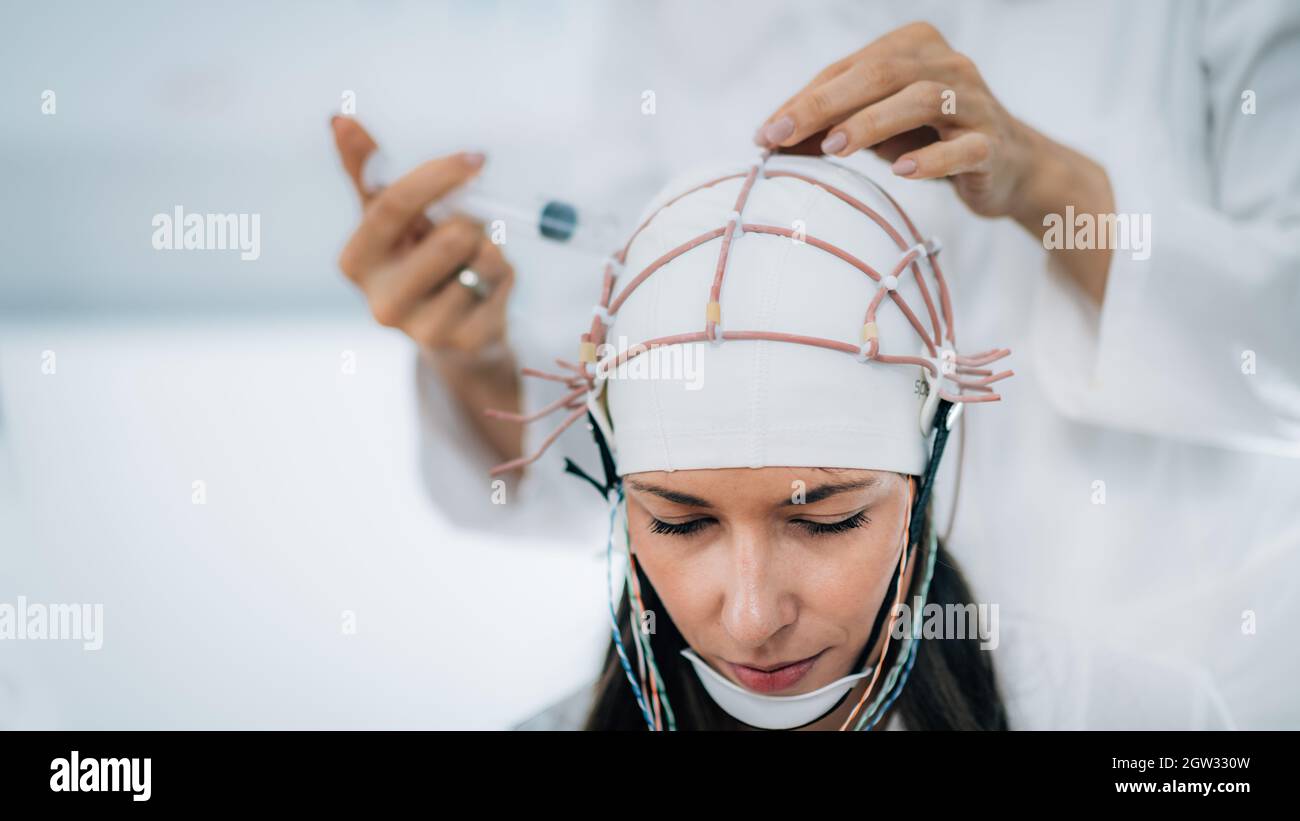Brainwave scanner hi-res stock photography and images - Alamy
