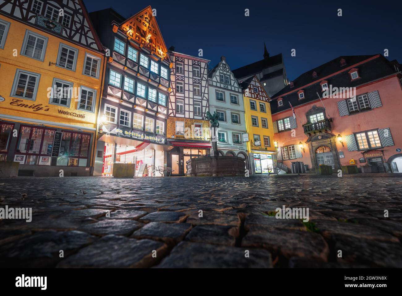 Market Square (Marktplatz), St Martin Fountain (Martinsbrunnen) and ...