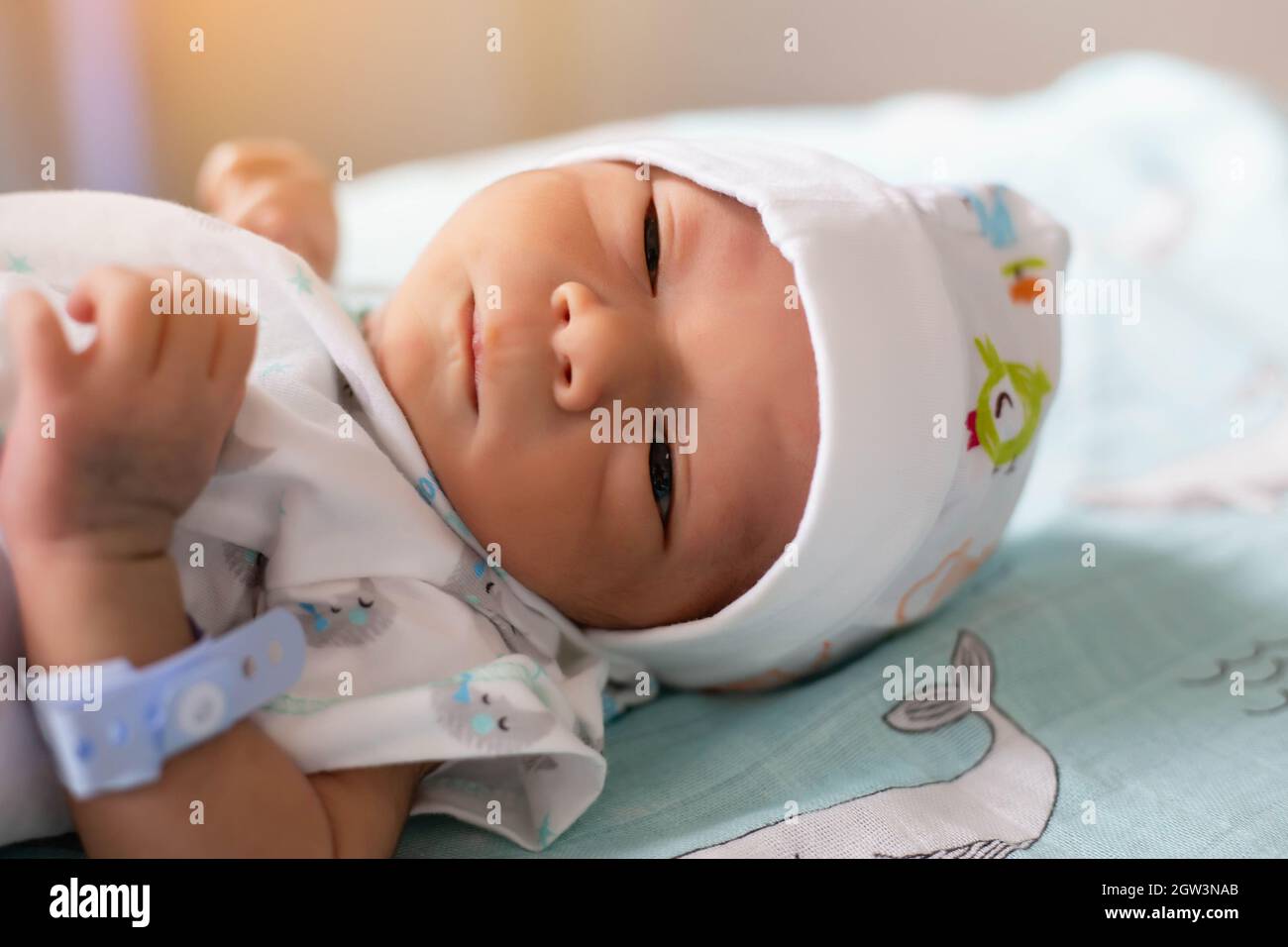 Newborn baby boys hospital blue hi-res stock photography and images - Alamy