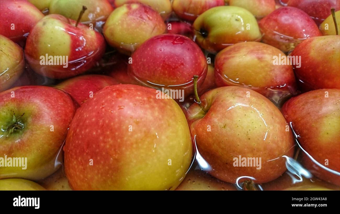 Red apple geometric shape hi-res stock photography and images - Alamy