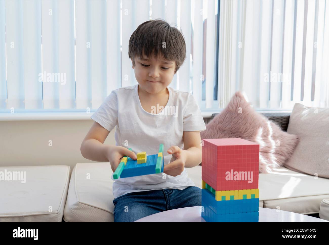 Child counting montessori hi-res stock photography and images - Alamy