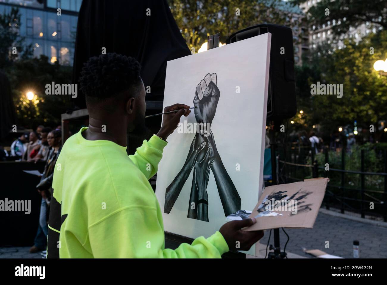 New York, NY - October 1, 2021: Artist Dennis Owusu-Ansah makes drawing ...