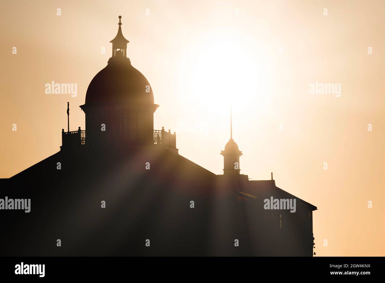 Very subtle lens flare hi-res stock photography and images - Alamy