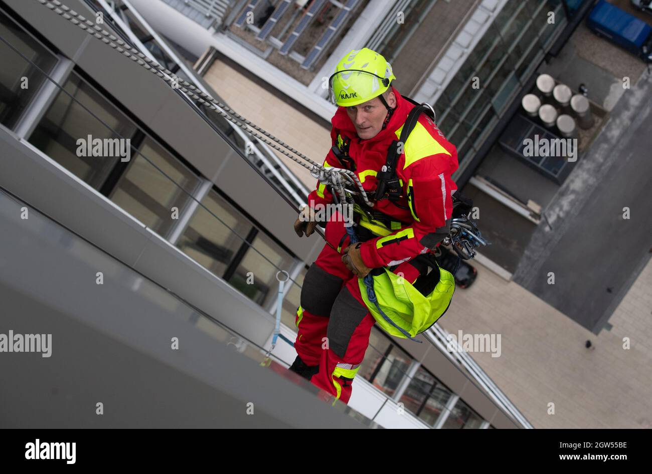 29 September 2021, Hessen, Frankfurt/Main: A firefighter from the ...