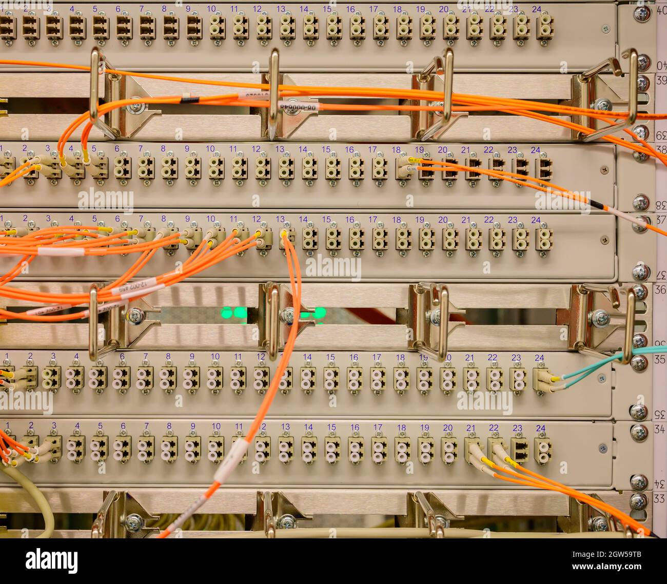 Fiber optic cable circuit hi-res stock photography and images - Alamy