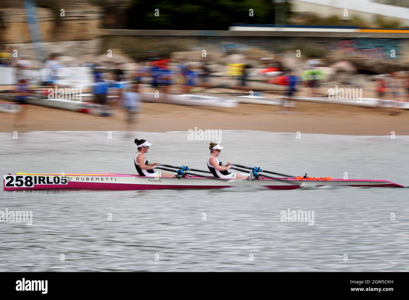 Oeiras. 2nd Oct, 2021. Dineka Maguire and Niamh Doogan of Ireland ...