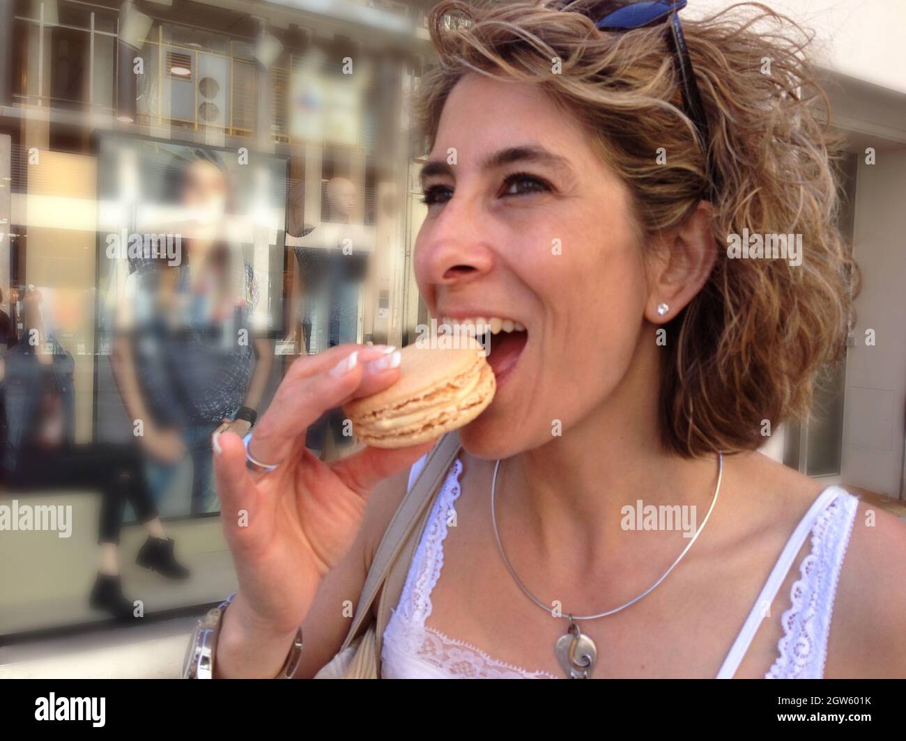 Good taste fashion hi-res stock photography and images - Alamy