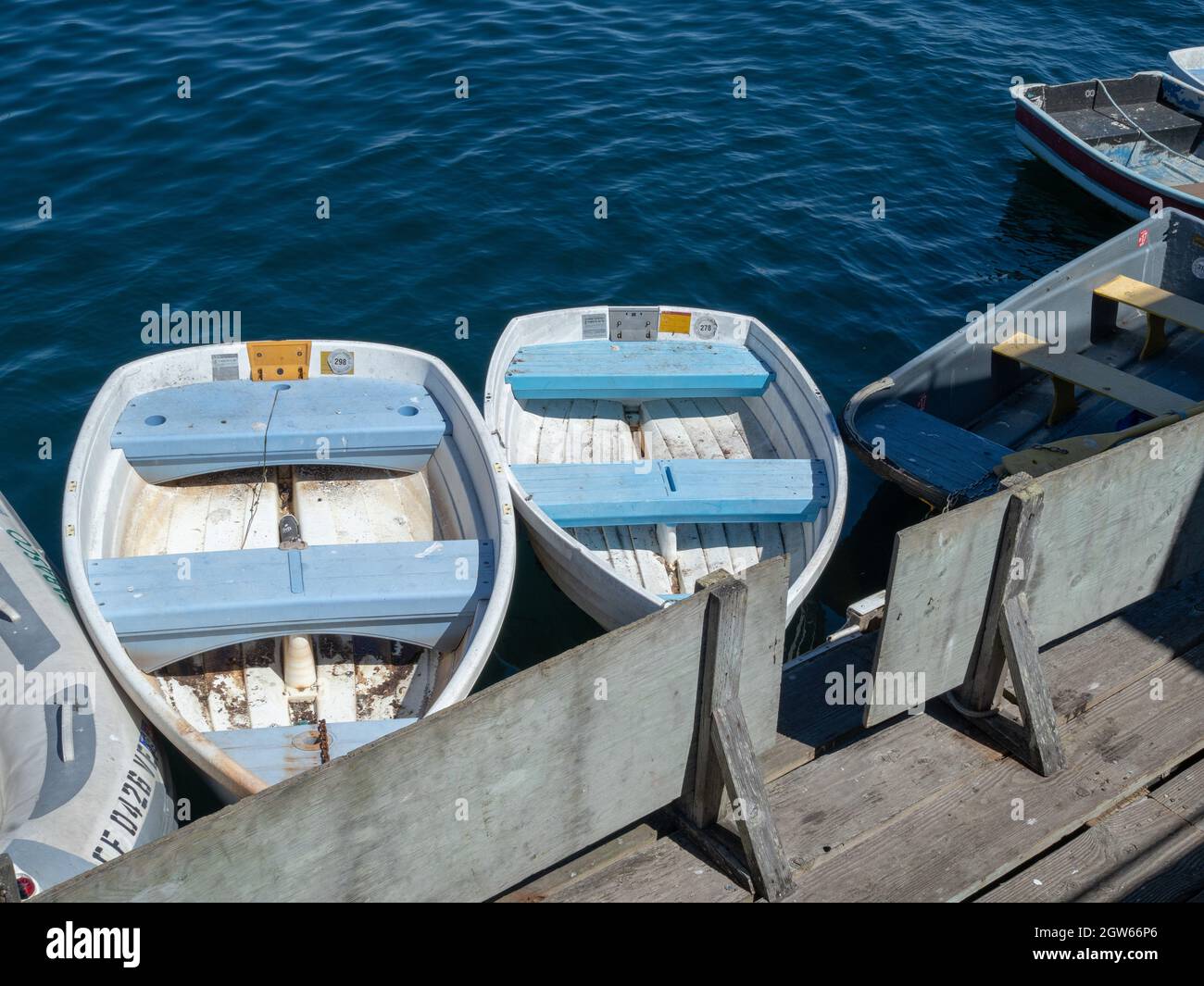 Multiple sailboats hi-res stock photography and images - Alamy