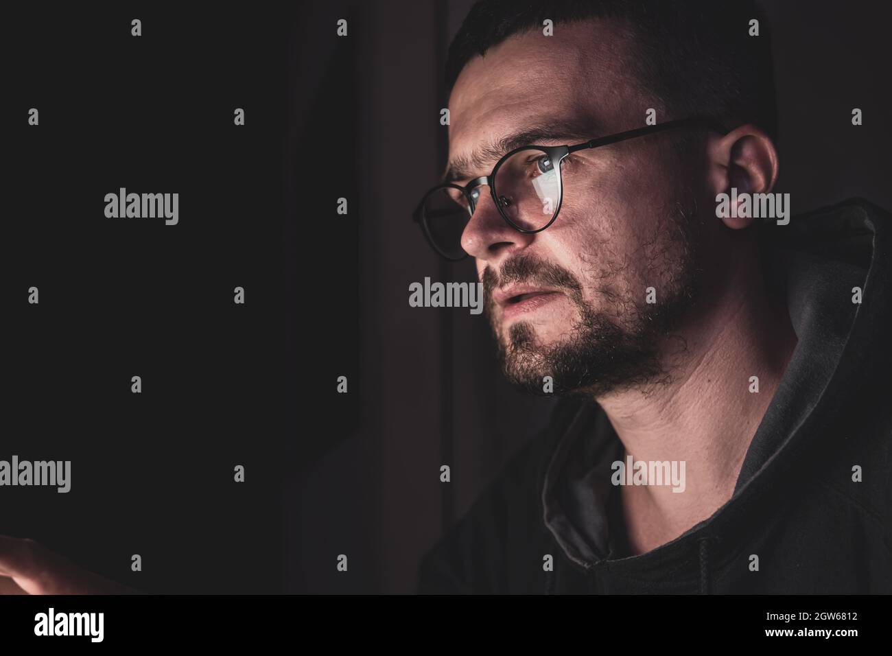 Man stares up night hi-res stock photography and images - Alamy