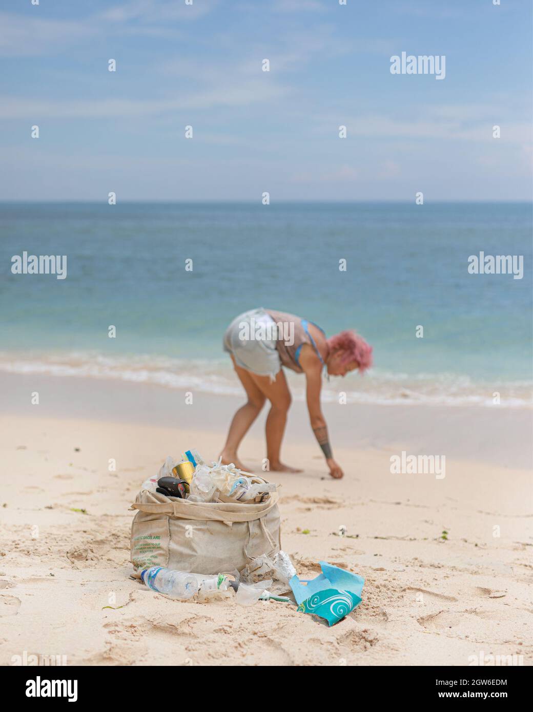 Beach clean up bali hi-res stock photography and images - Alamy