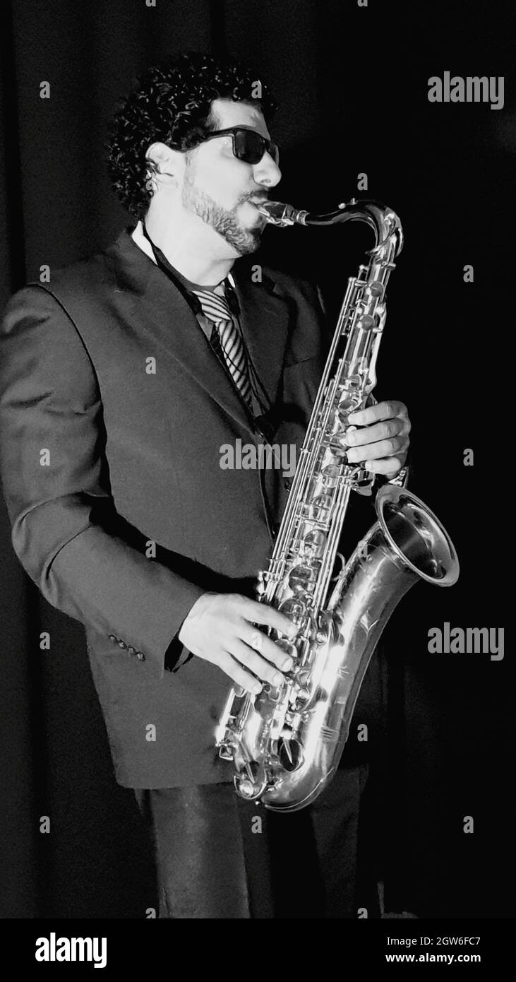 Man playing sax hi-res stock photography and images - Alamy