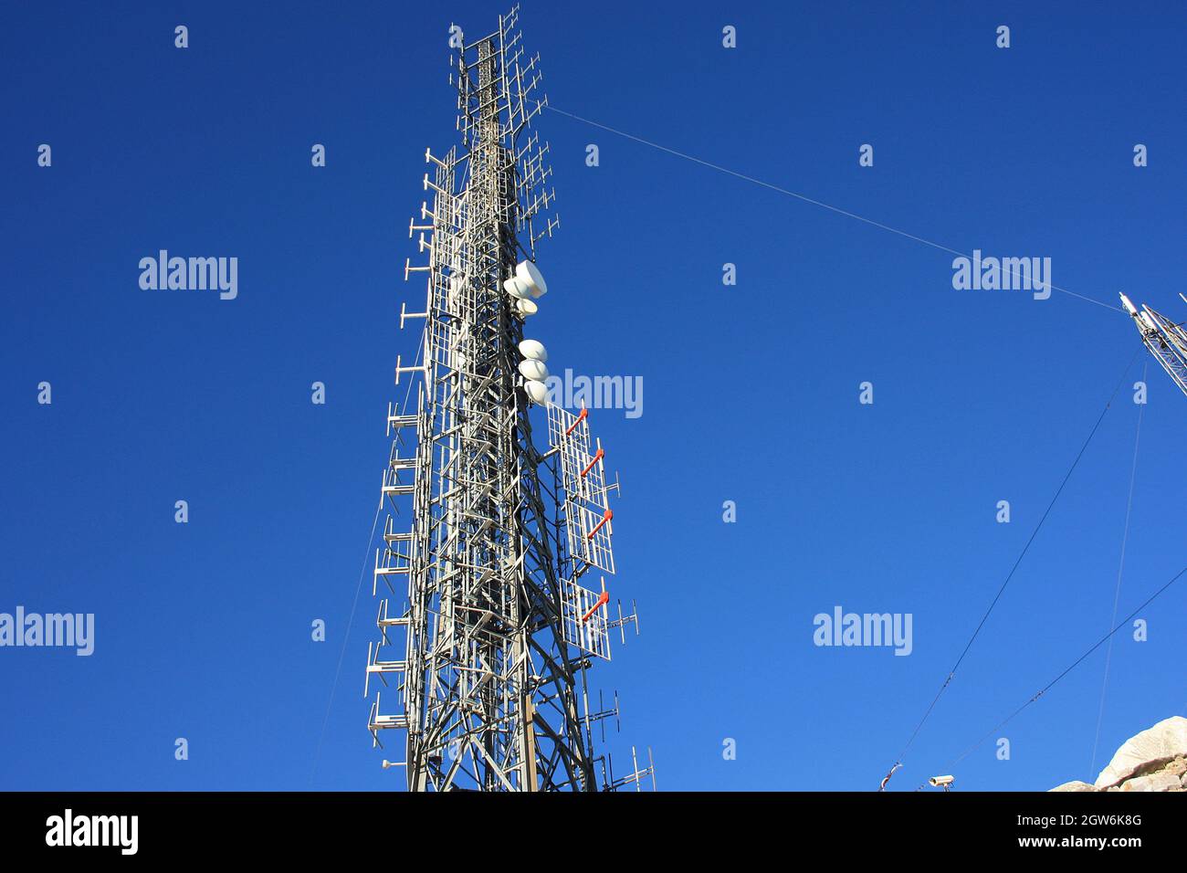 Cable tv tower hi-res stock photography and images - Alamy