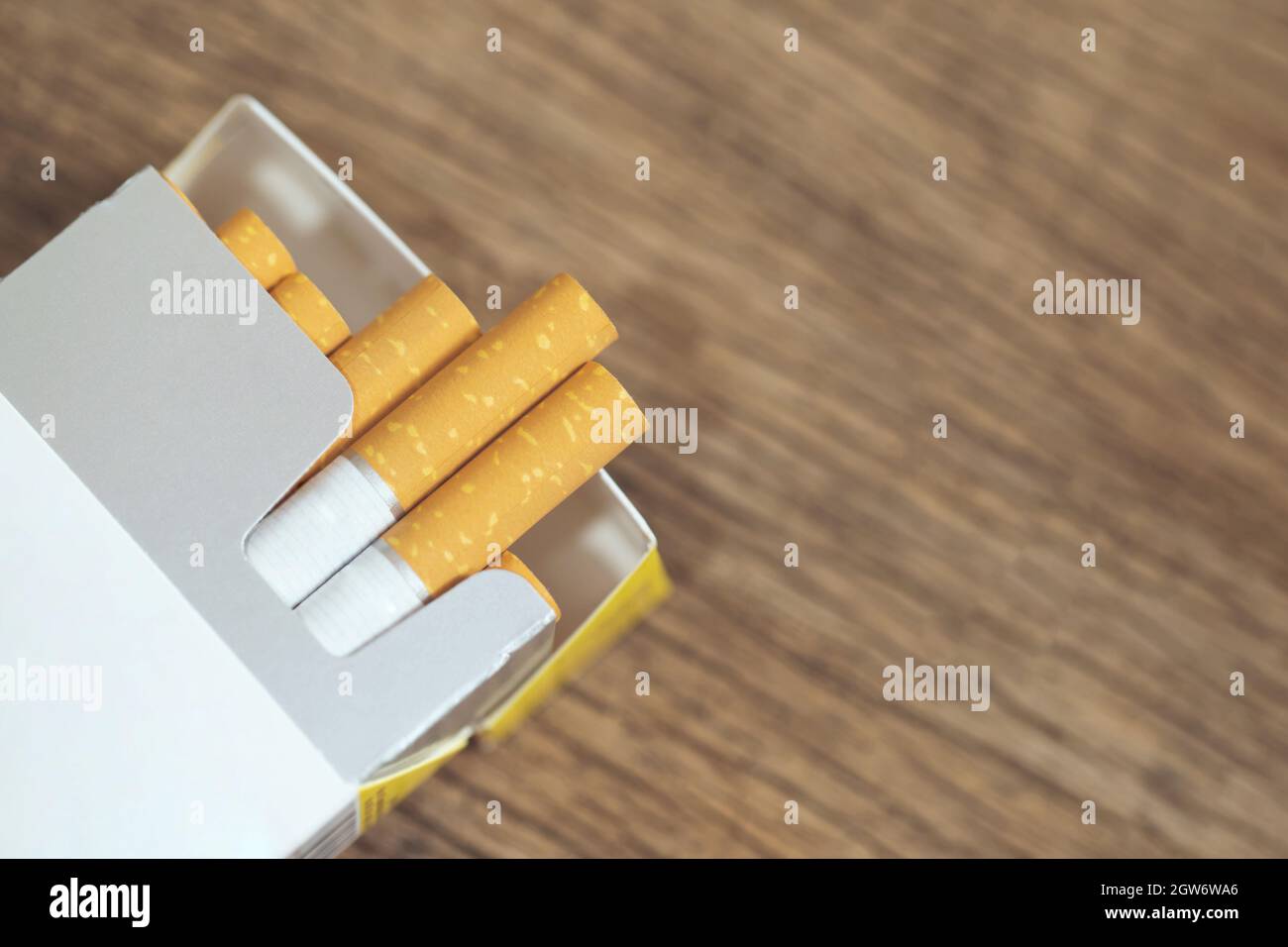 Cigarette plate hi-res stock photography and images - Alamy
