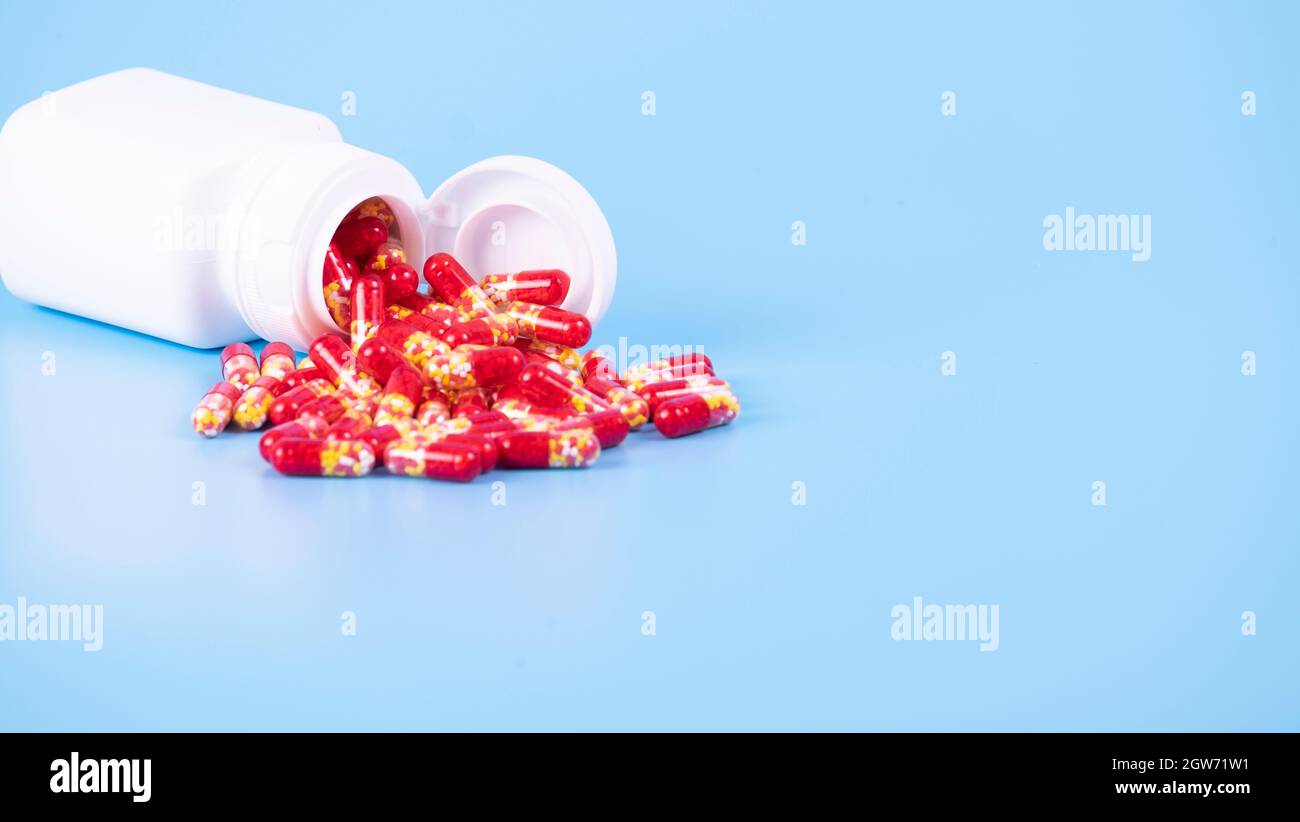 Red capsule hi-res stock photography and images - Alamy