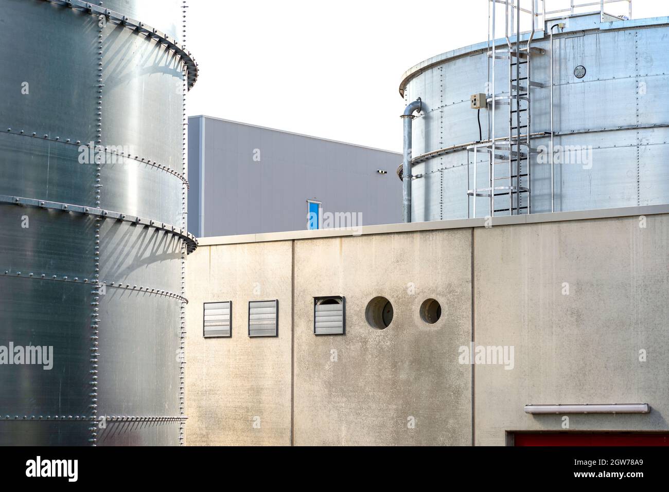 Concrete tower silos hi-res stock photography and images - Alamy