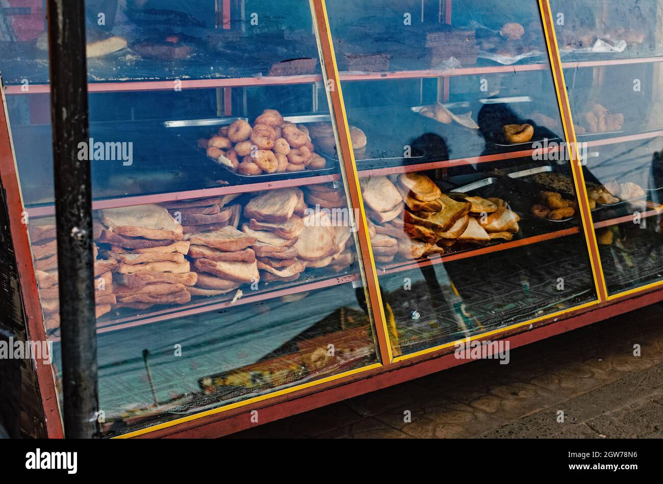 Empty fast food counter hi-res stock photography and images - Alamy