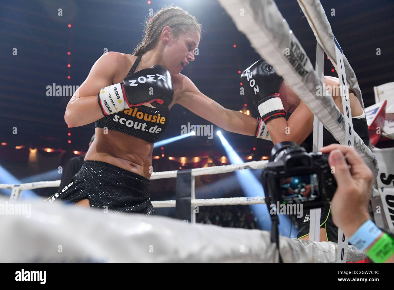 Lowkick hi-res stock photography and images - Alamy