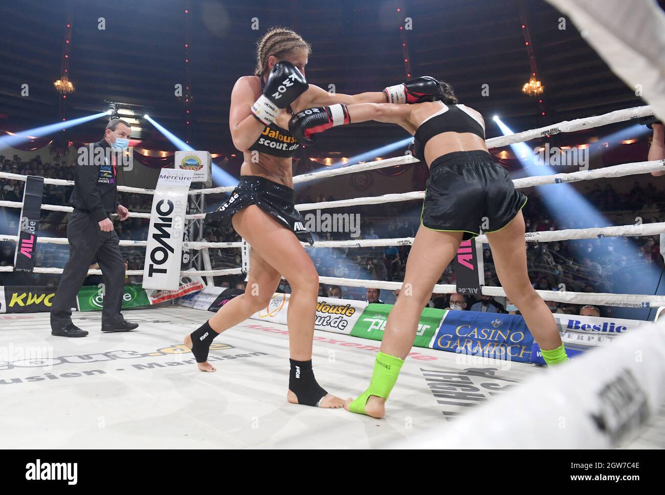 Lowkick hi-res stock photography and images - Alamy